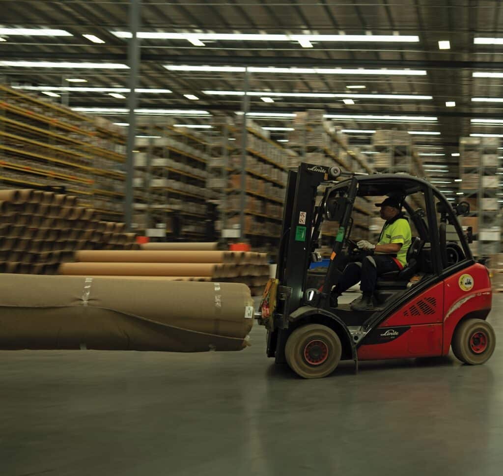 Linde supports GMK Logistics’ national flooring freight fleet - MHD